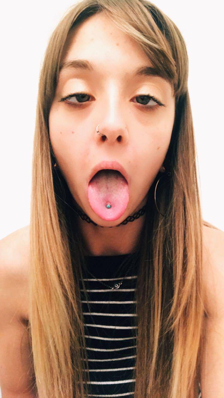 Let me give you head in the changing room 🤫 | Scrolller