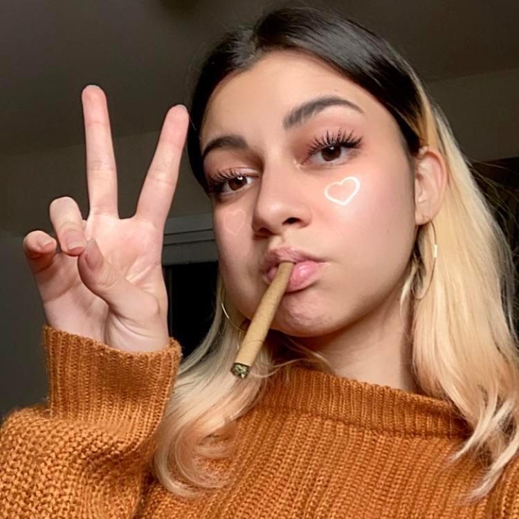 let me roll your blunts for you? {OC} | Scrolller