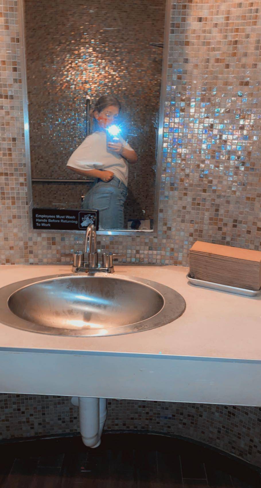 Let’s fuck in this bathroom. | Scrolller