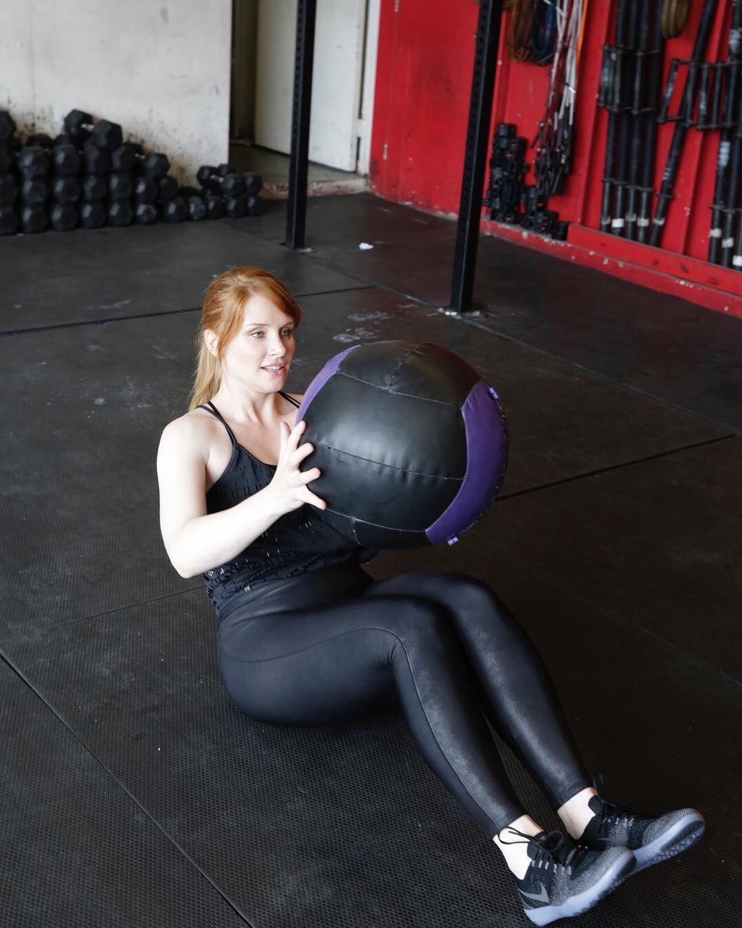 Let’s jerk off to Bryce Dallas Howard | Scrolller