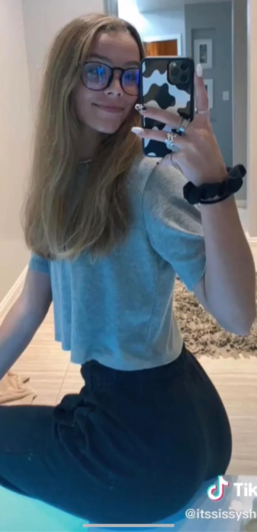 Let’s jerk to Anna Shumate | Scrolller