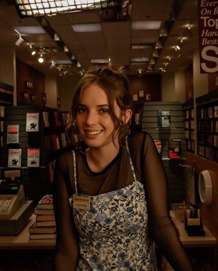 Let’s jerk to Maya Hawke | Scrolller