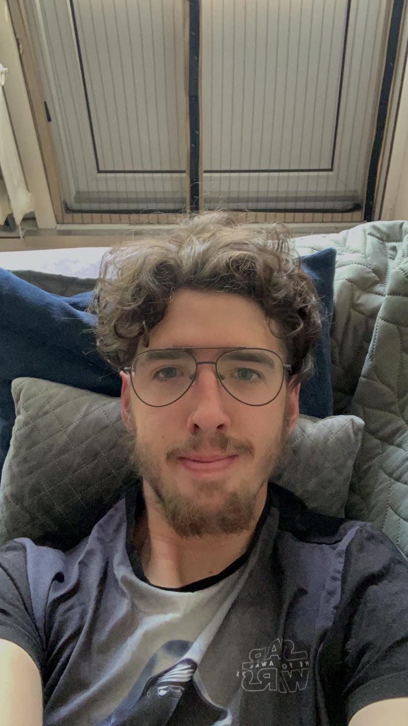 Let’s relax and watch some tv! | Scrolller