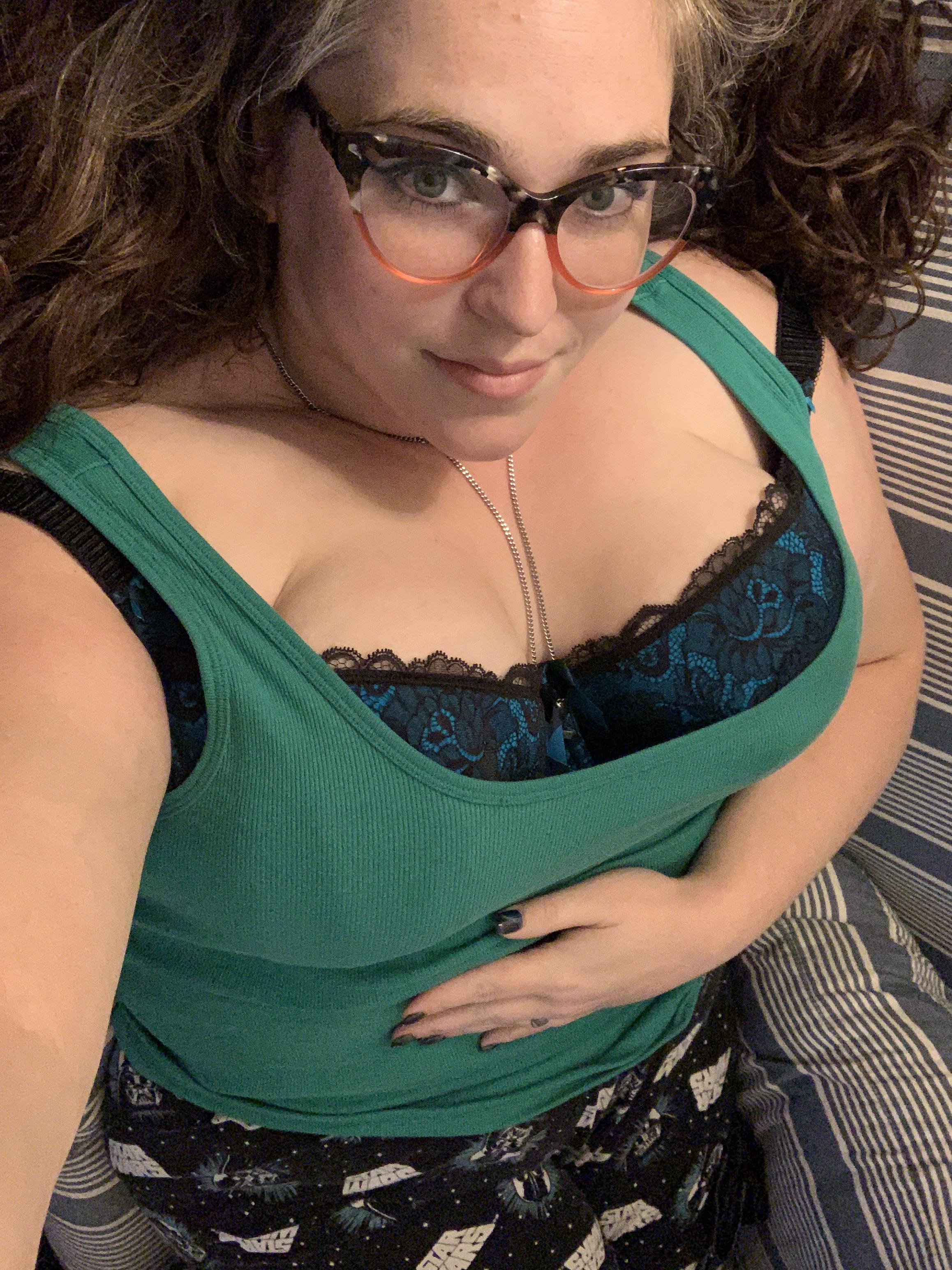 Let’s snuggle 😍 34F | Scrolller