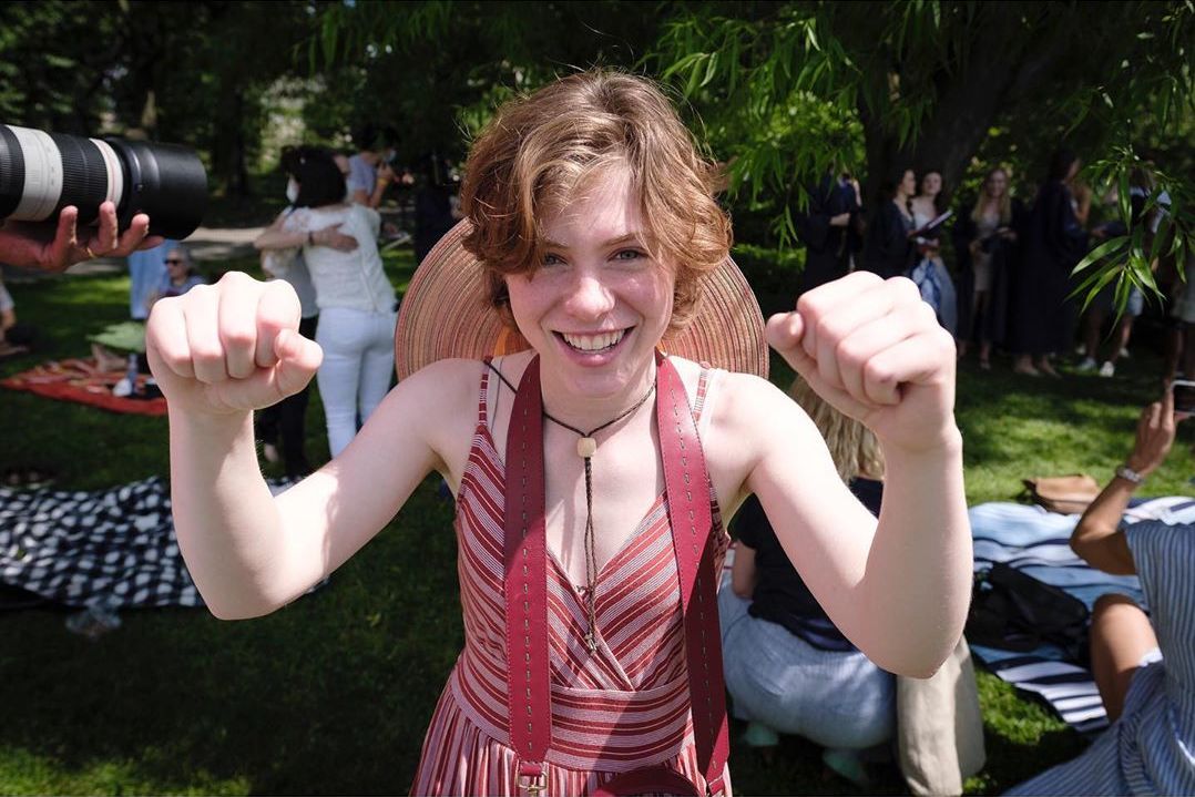 Let's help her put those hands to good use | Scrolller