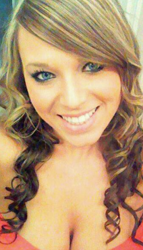 Let's tear off that tiny top and make my aunt bounce | Scrolller