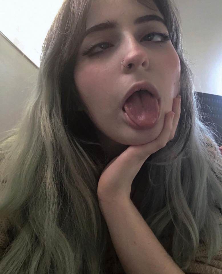 Let's trade some dirty videos. Send a sample and your limits to begin - throwthrow20 | Scrolller