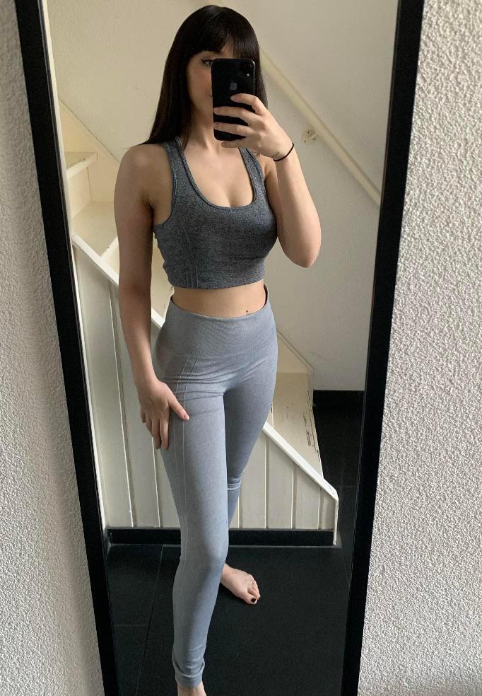 Lets workout! [F] | Scrolller