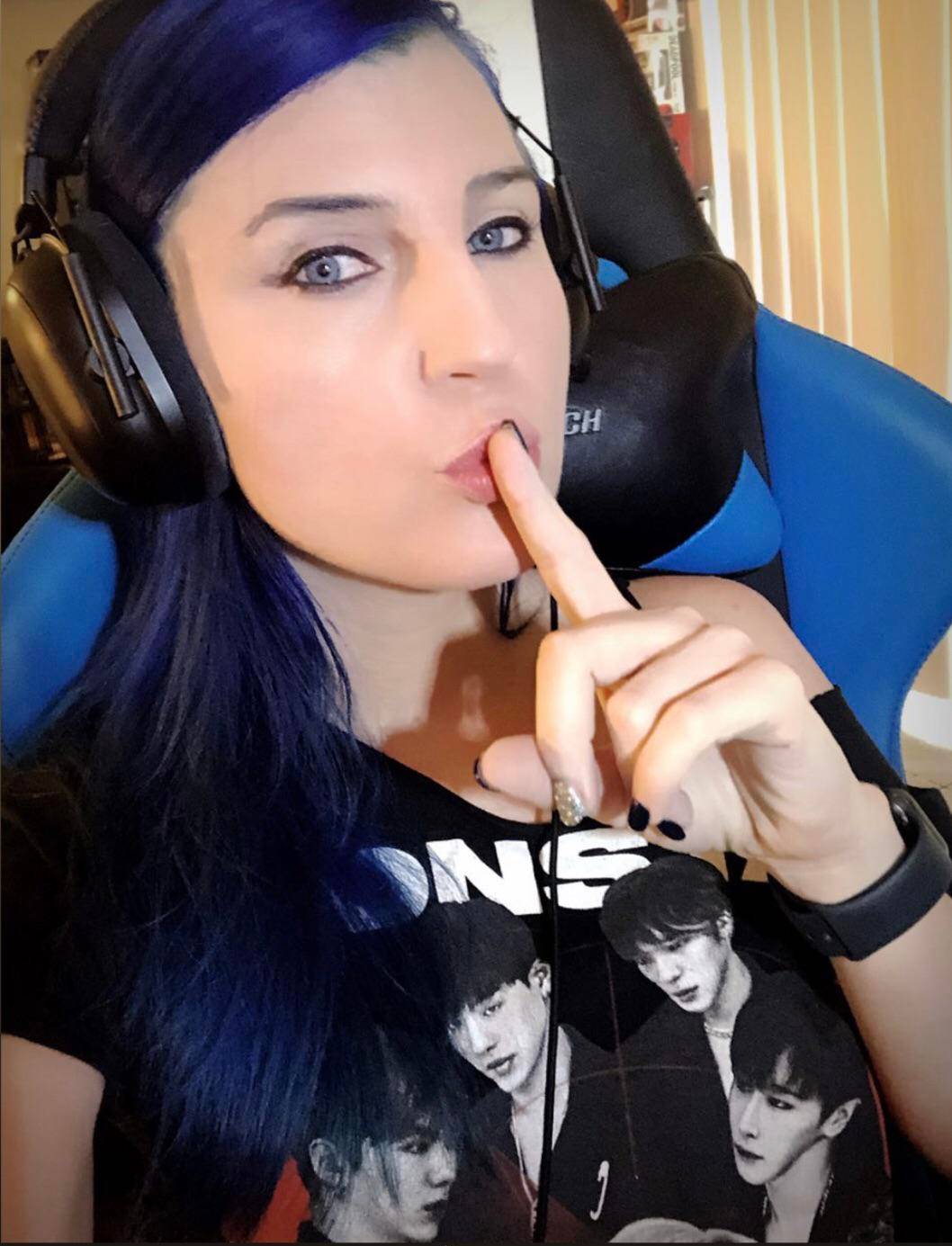 Leva announcing her Twitch stream | Scrolller