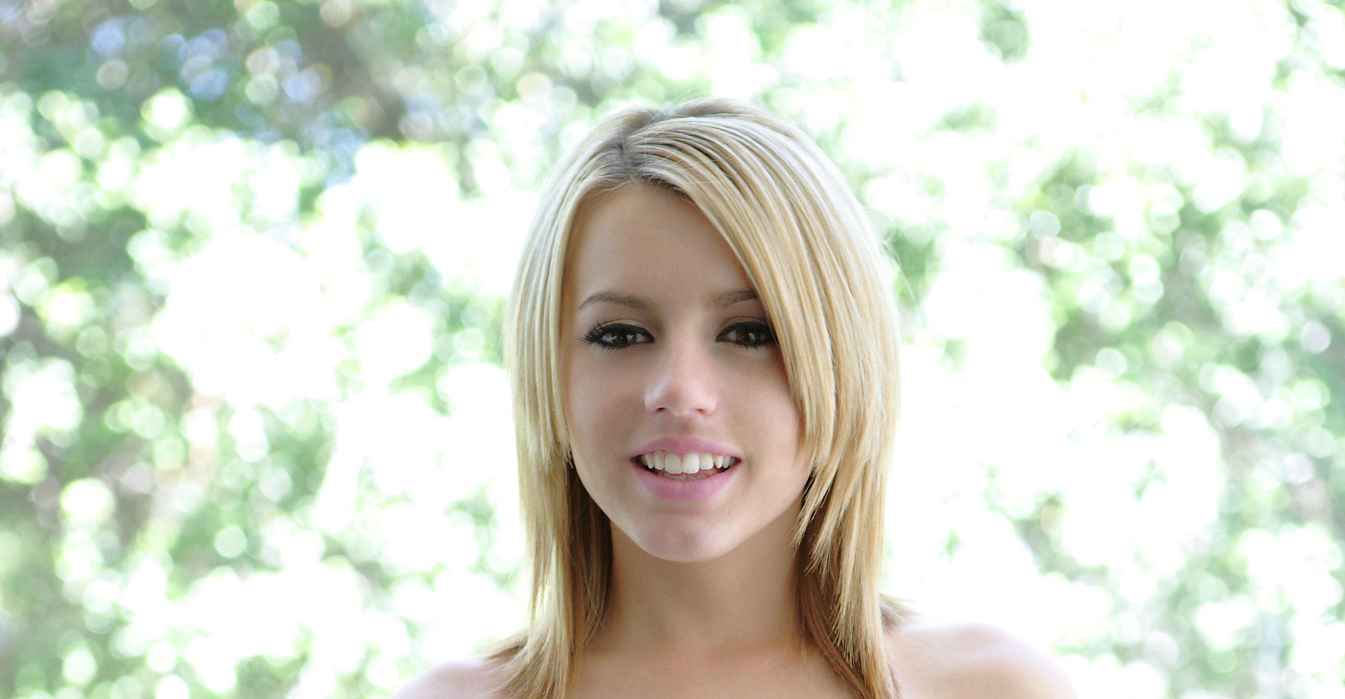 Lexi belle | Scrolller