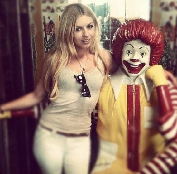 Lexi Belle & Ronald McDonald | Scrolller