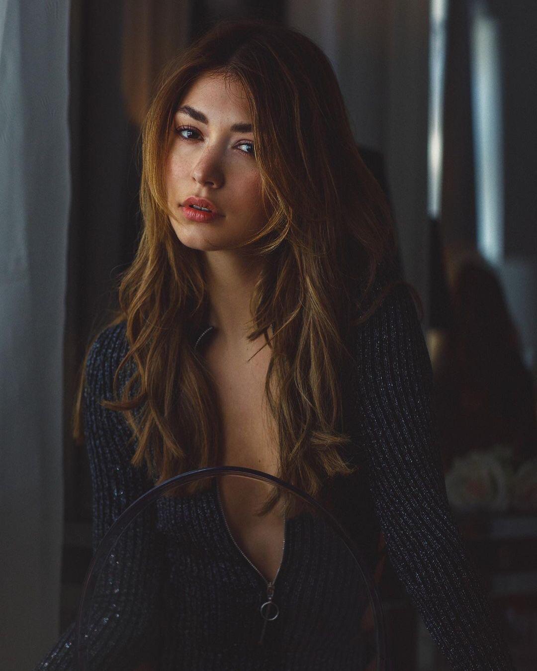 Lilly Lagodka | Scrolller