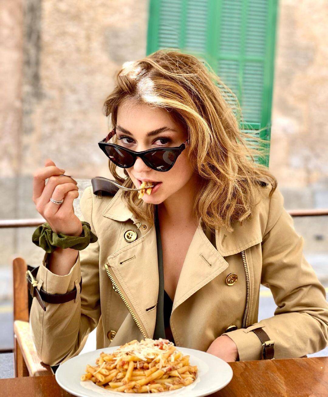 Lilly Lagodka | Scrolller