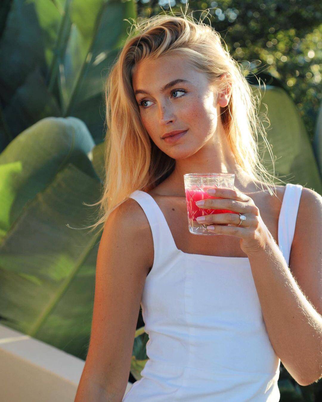 Lilly Lueesse | Scrolller