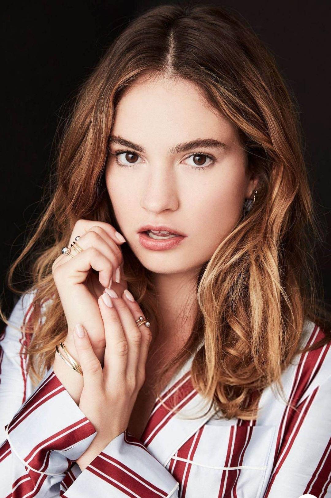 Lily James | Scrolller