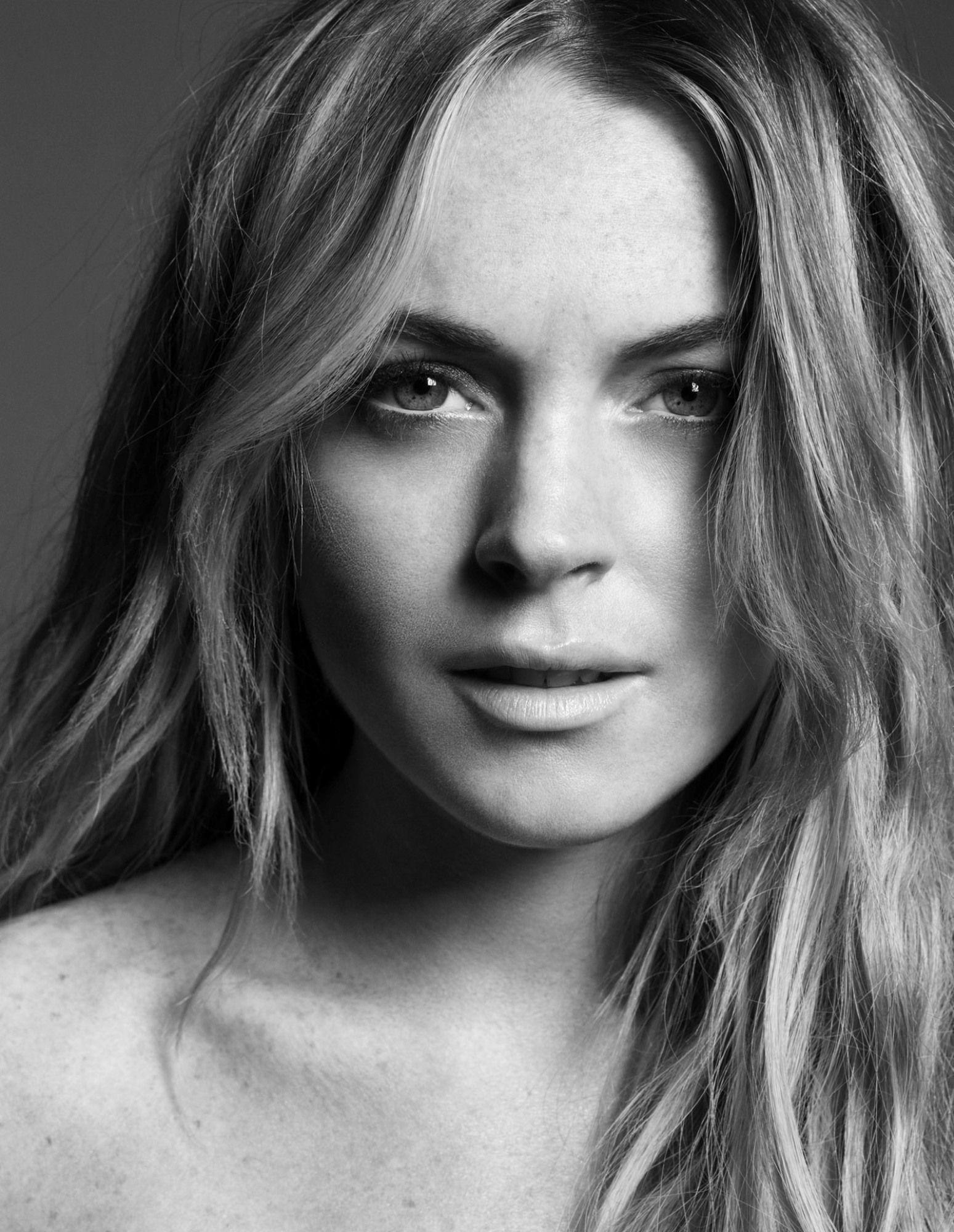 Lindsay Lohan | Scrolller