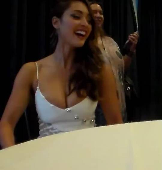 Lindsey Morgan | Scrolller