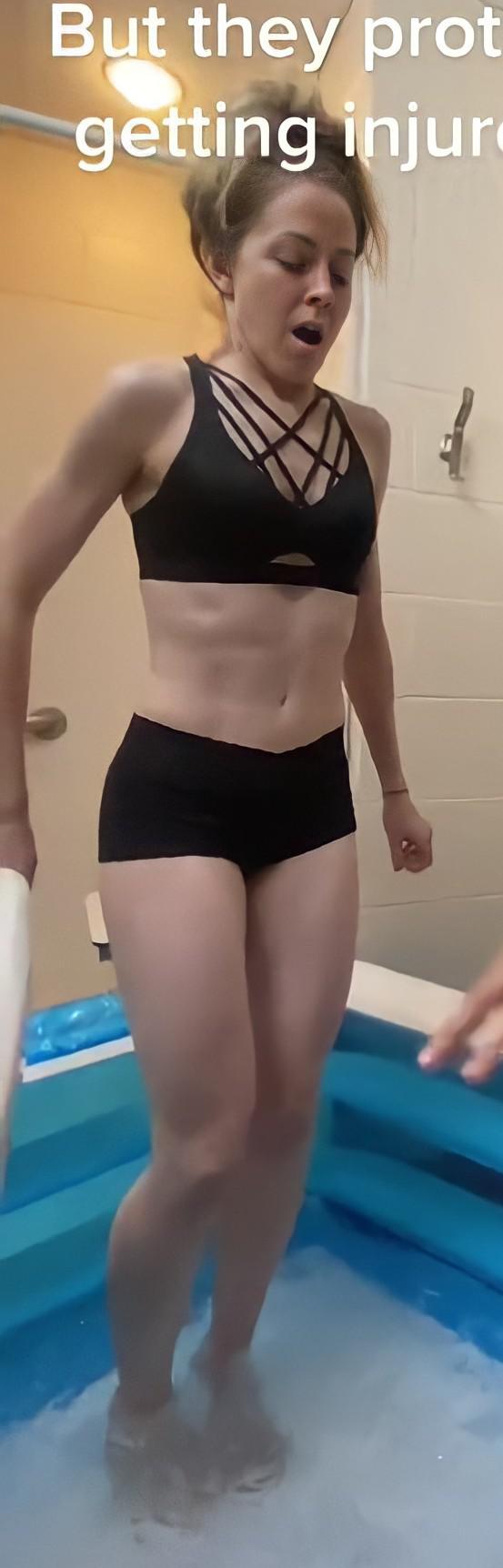 Lindsey Stirling is so tight and ripped | Scrolller