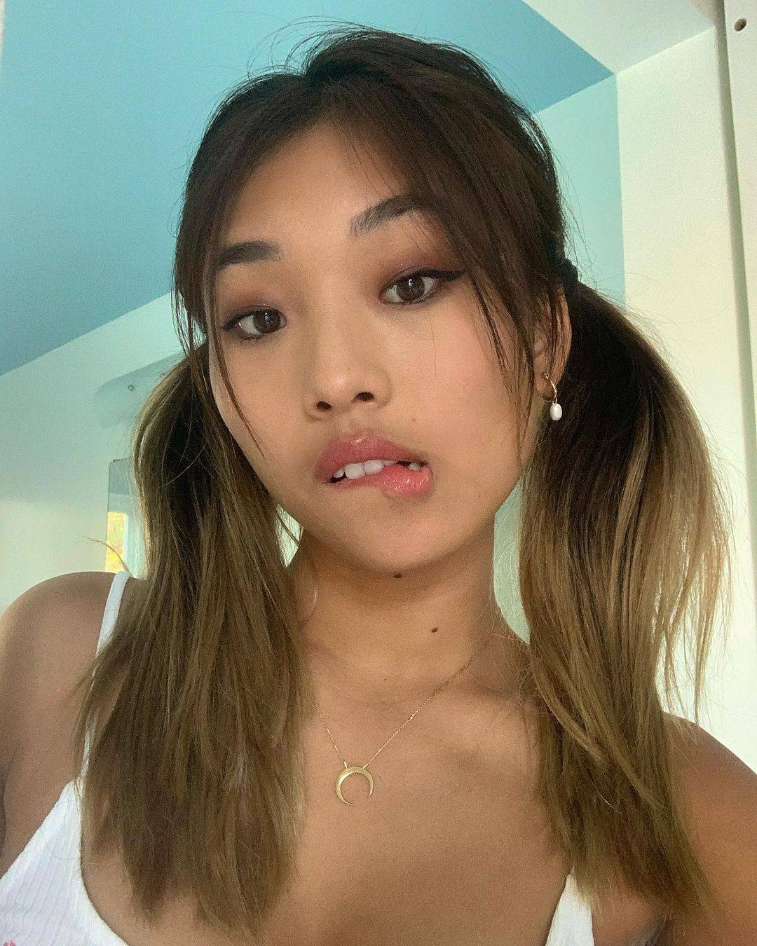 lip bite | Scrolller