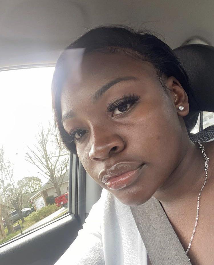 Lip gloss is a must🤷🏾‍♀️ | Scrolller