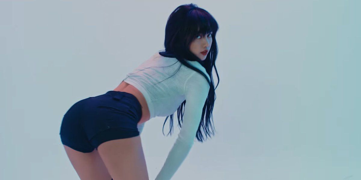 Lisa - Blackpink | Scrolller