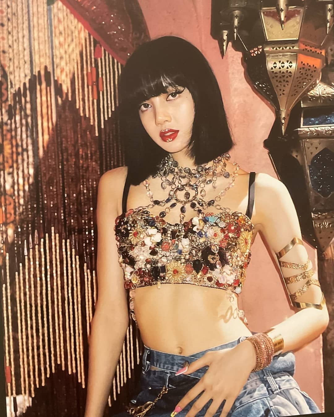 Lisa - Blackpink | Scrolller