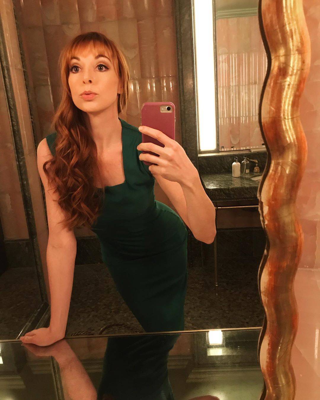 Lisa Foiles selfie (looking incredible) | Scrolller