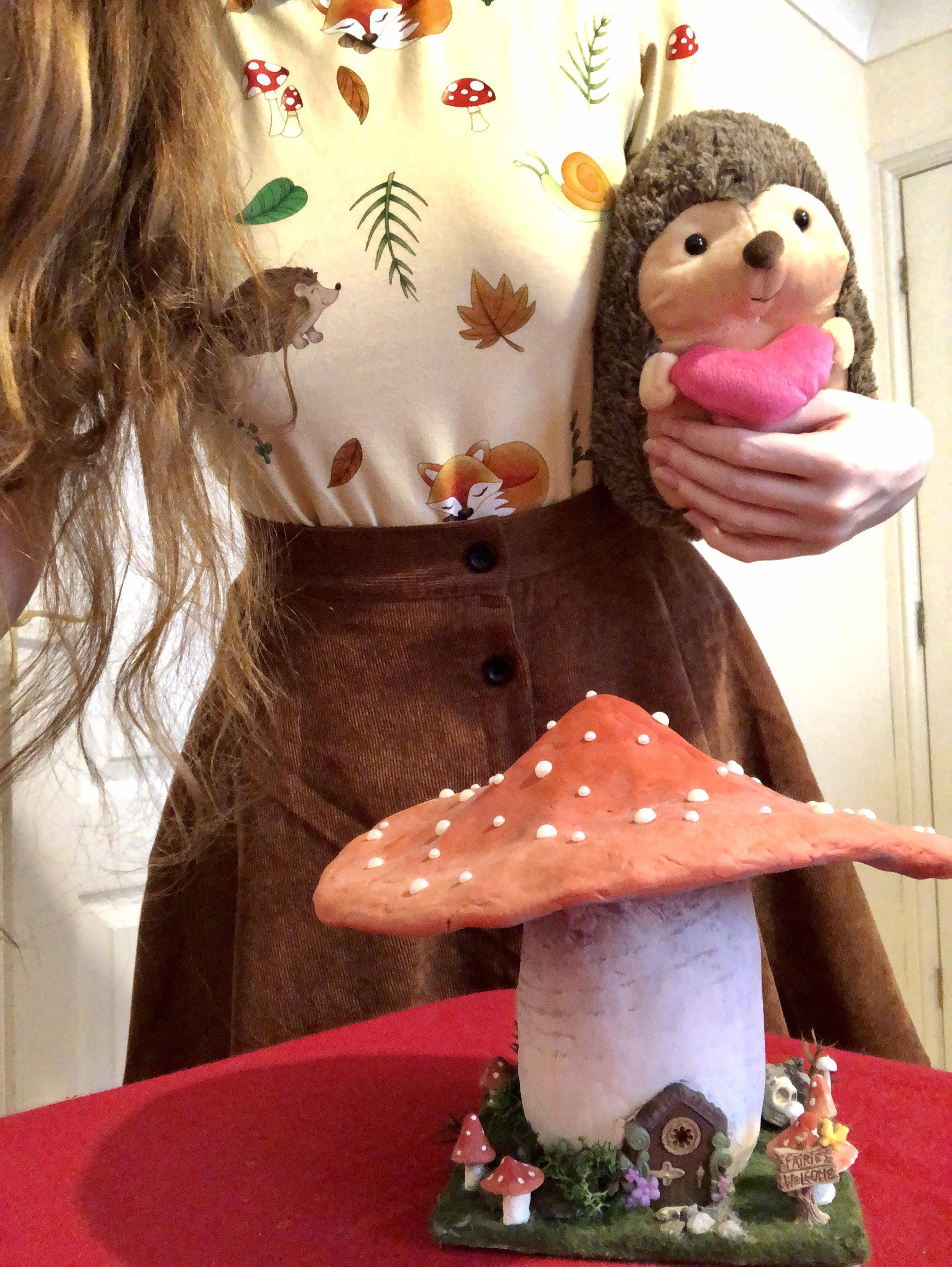 Little forest fairy 🧚🏻‍♀️ come play in my tiny mushroom house 🍄 | Scrolller