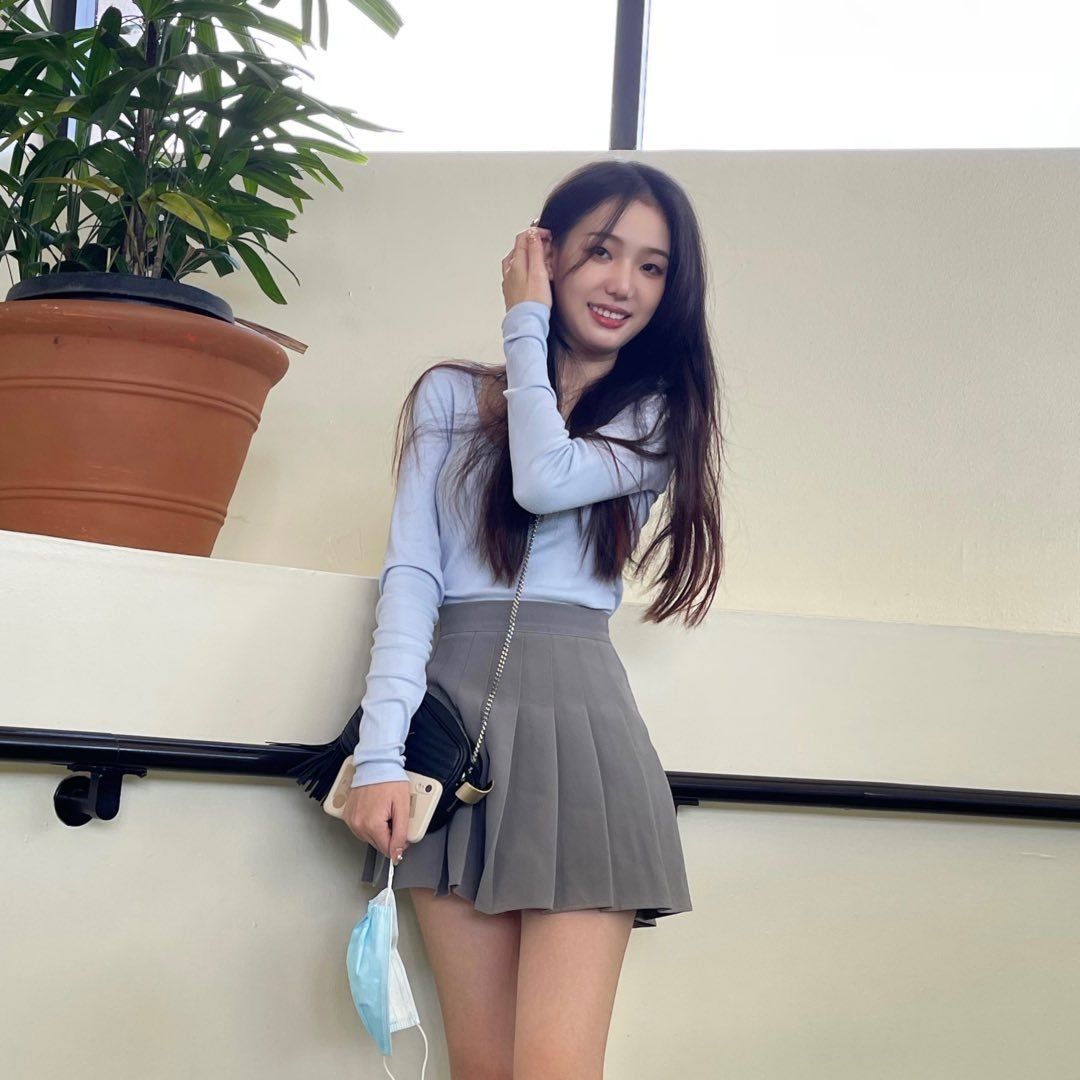 Little shy | Scrolller