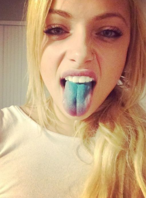 Blue tongue | Scrolller