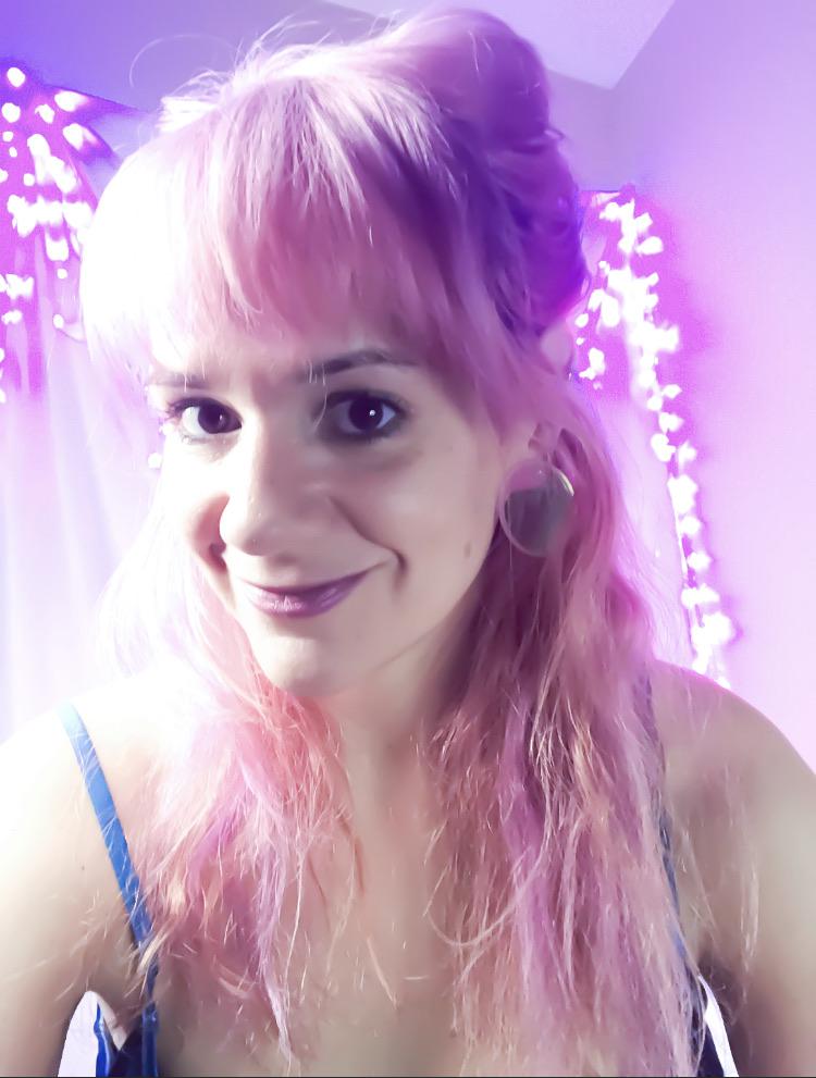 Live on ManyVids now 💕💜 Penny Parsnip | Scrolller