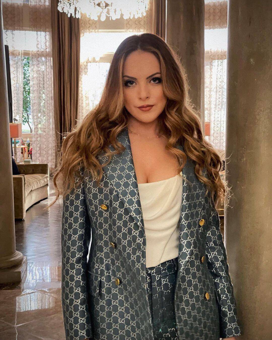 Liz Gillies | Scrolller