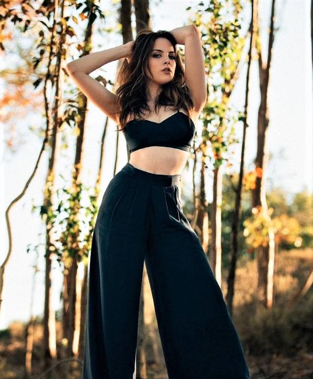 Liz Gillies - Belly Dance | Scrolller