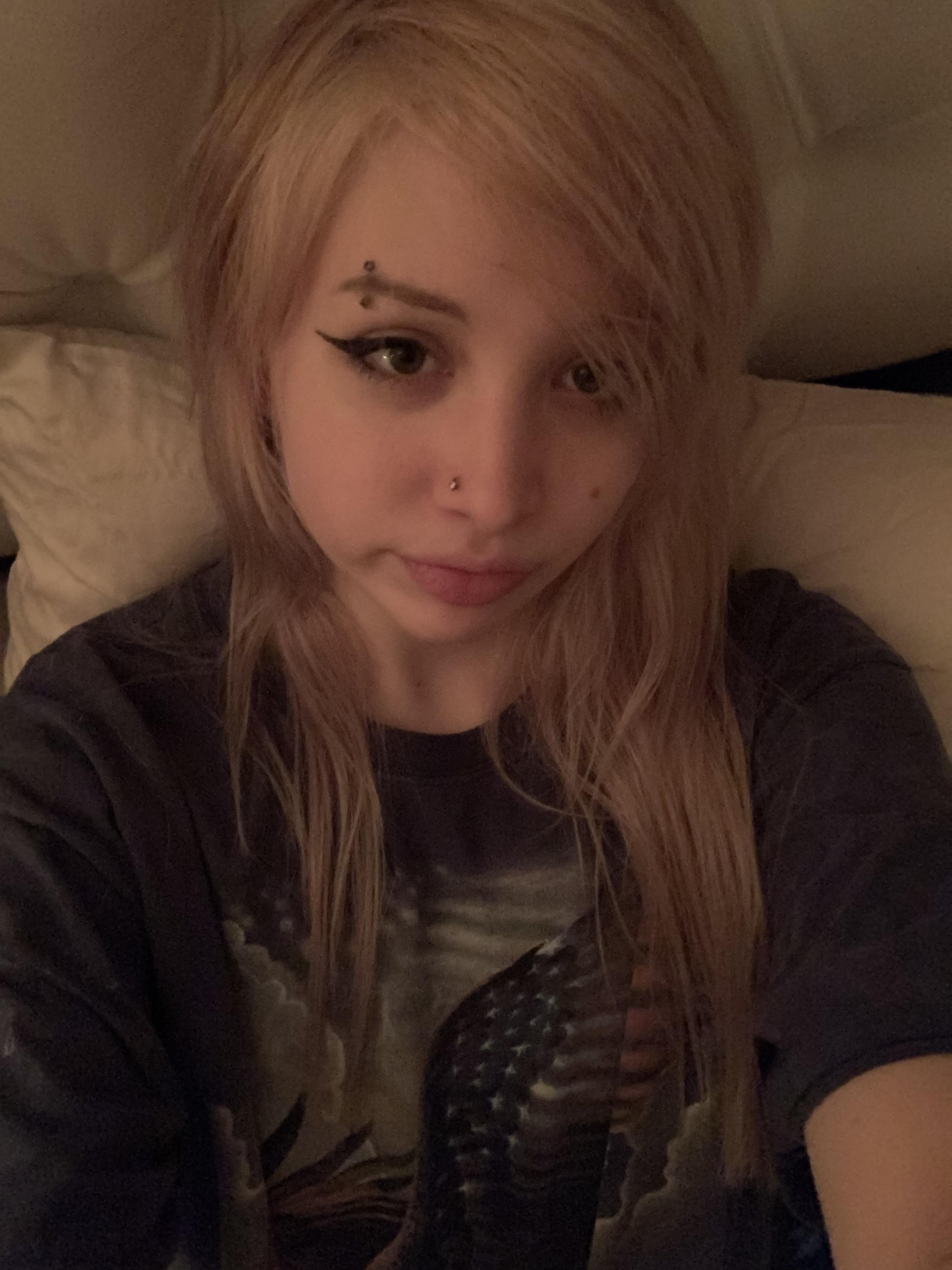 Low quality selfie Sunday ️(19) | Scrolller