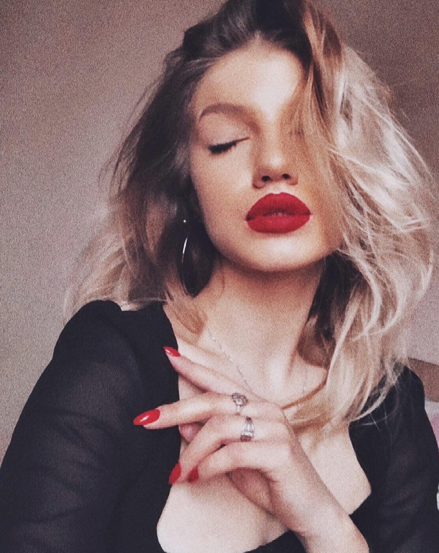 Local photomodel | Scrolller