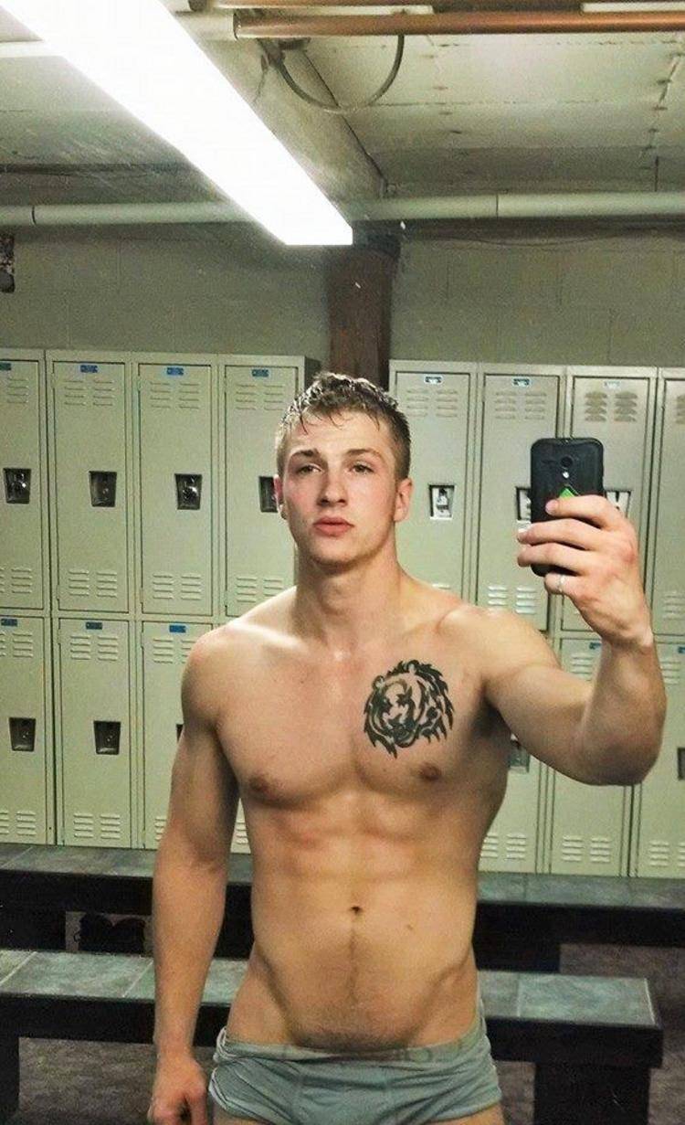 Locker Room Selfie | Scrolller