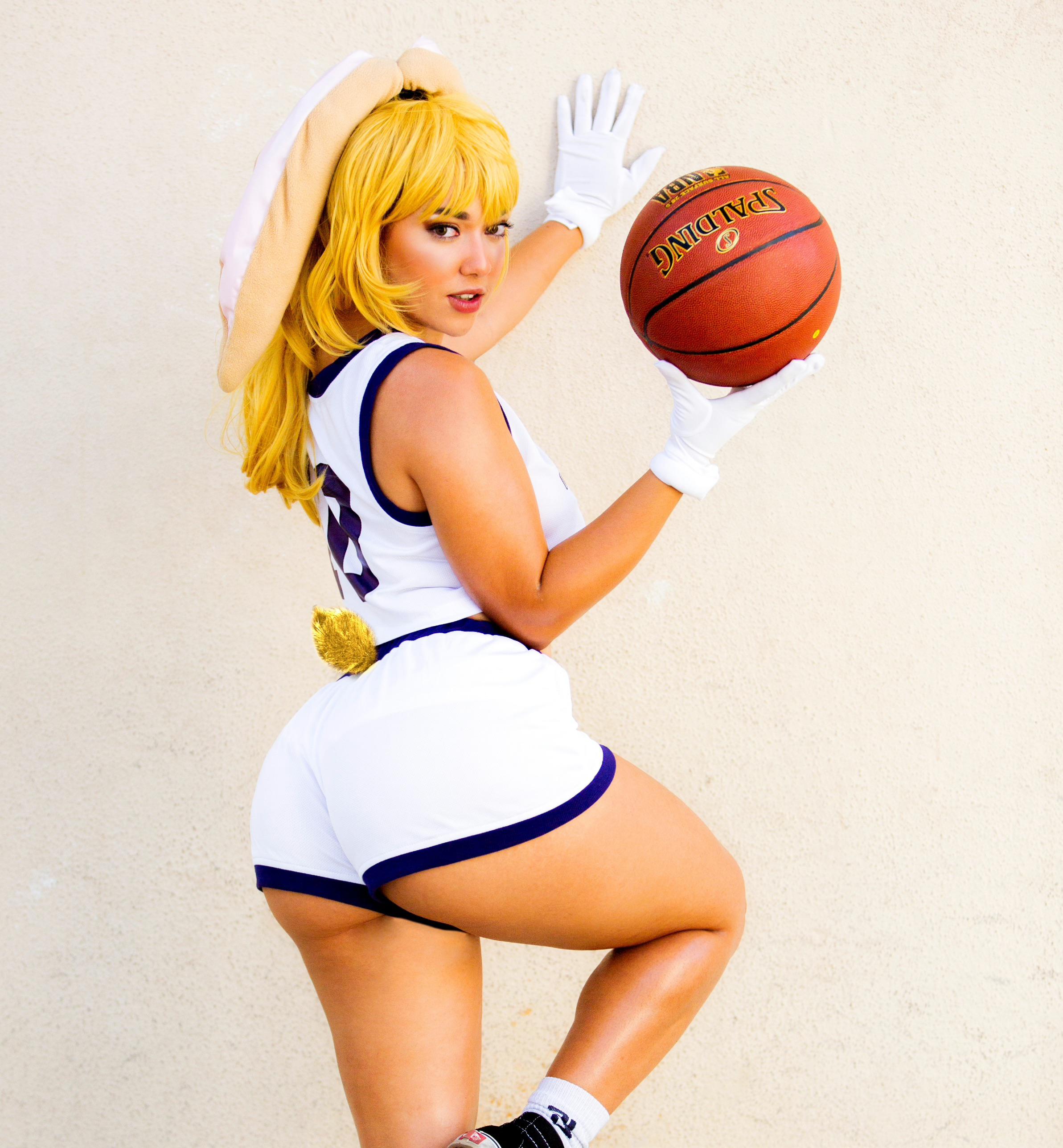 Lola bunny by Bri 🐰 | Scrolller