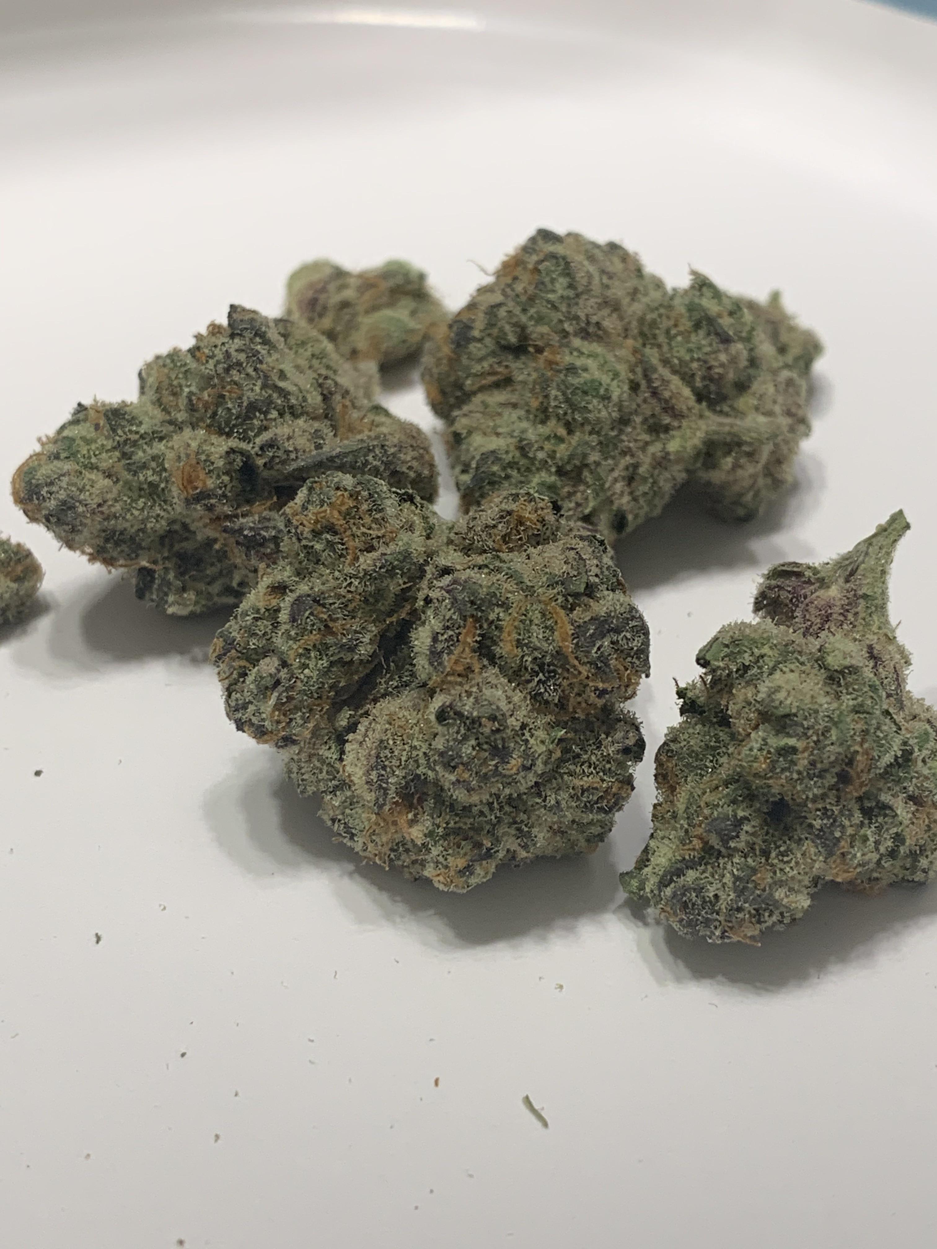 London Poundcake | Scrolller