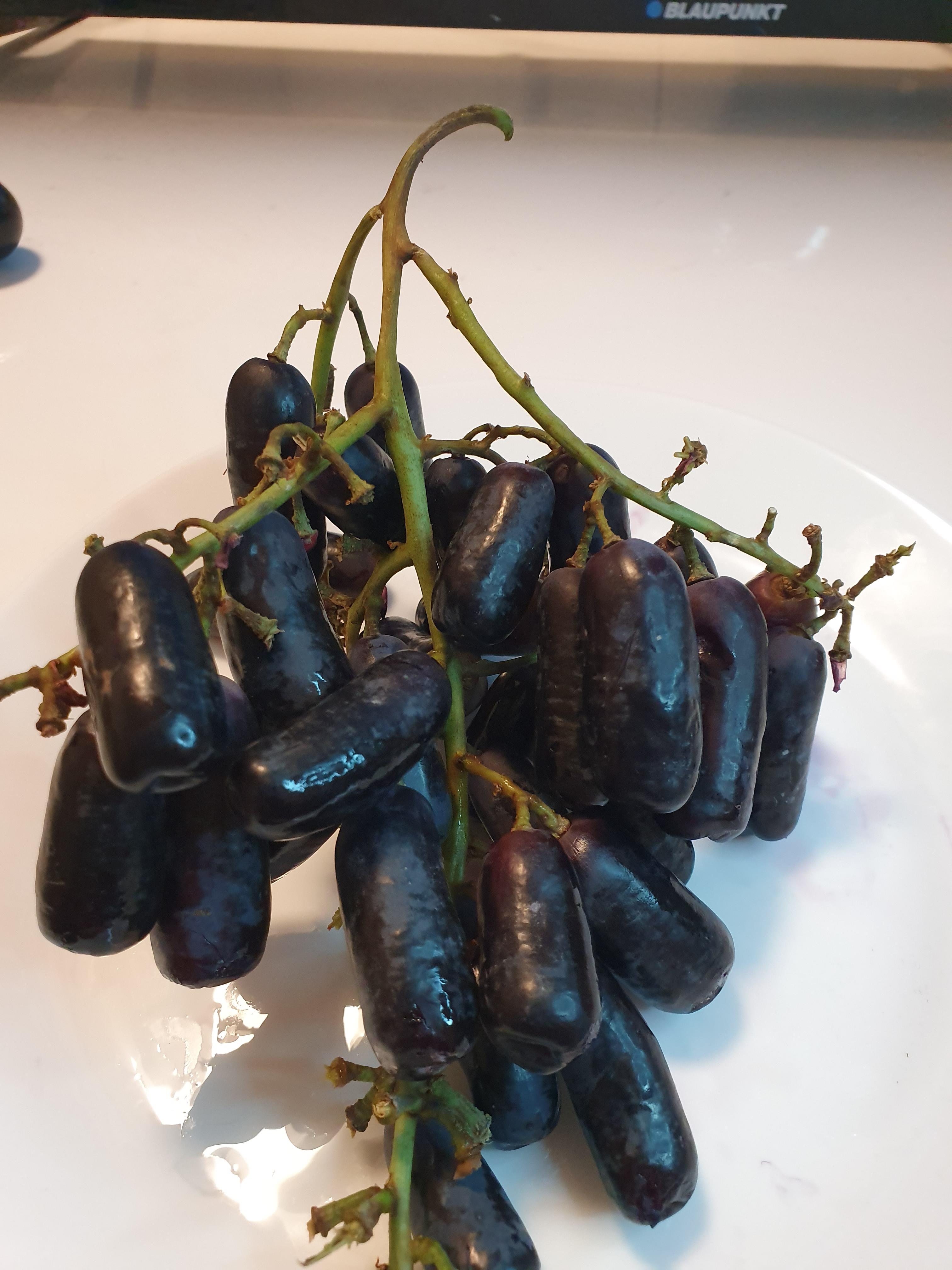 Long grapes | Scrolller