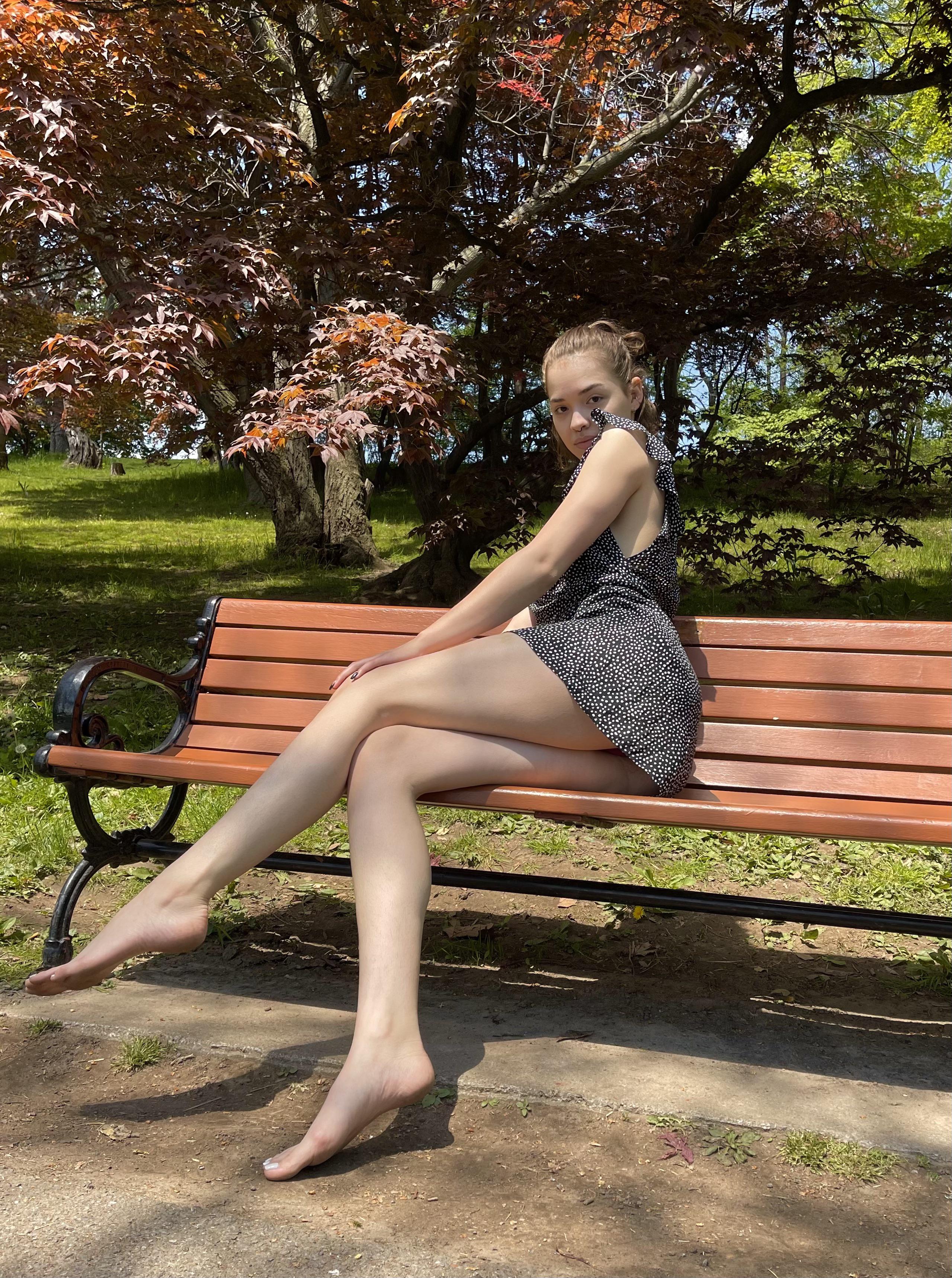 Long Legs in the Sun ☀️ | Scrolller