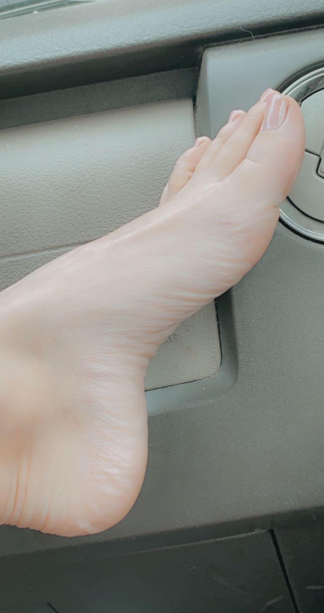 Long toes | Scrolller