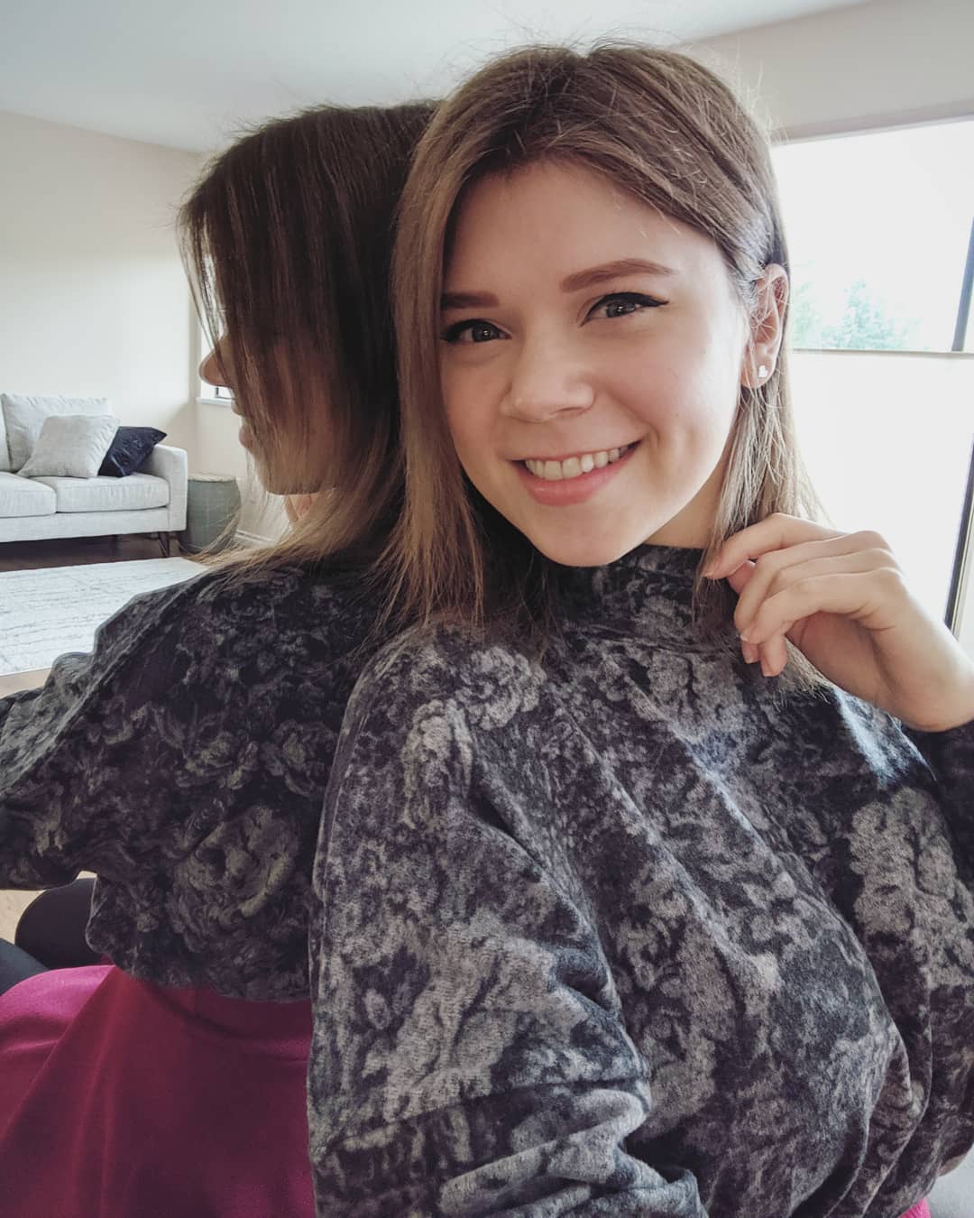 Look at the outline of these boobs! WOW! | Scrolller