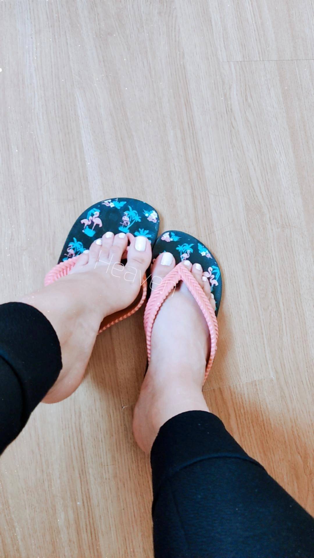 Look who looked beautiful with white nails | Scrolller