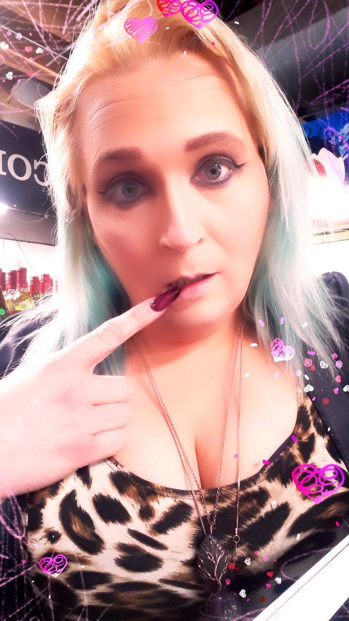 Lookin bimbo cute at work. TS Bimbo | Scrolller