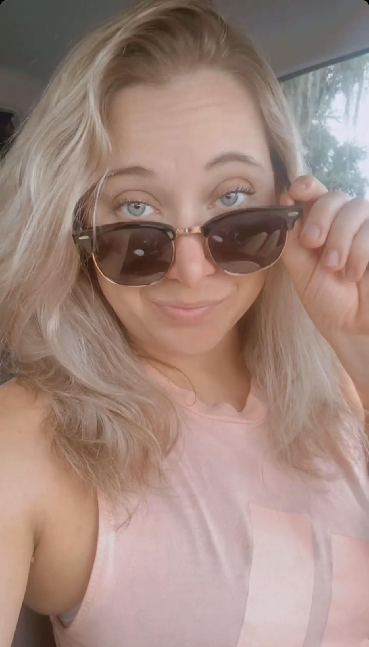 Looking at ya | Scrolller