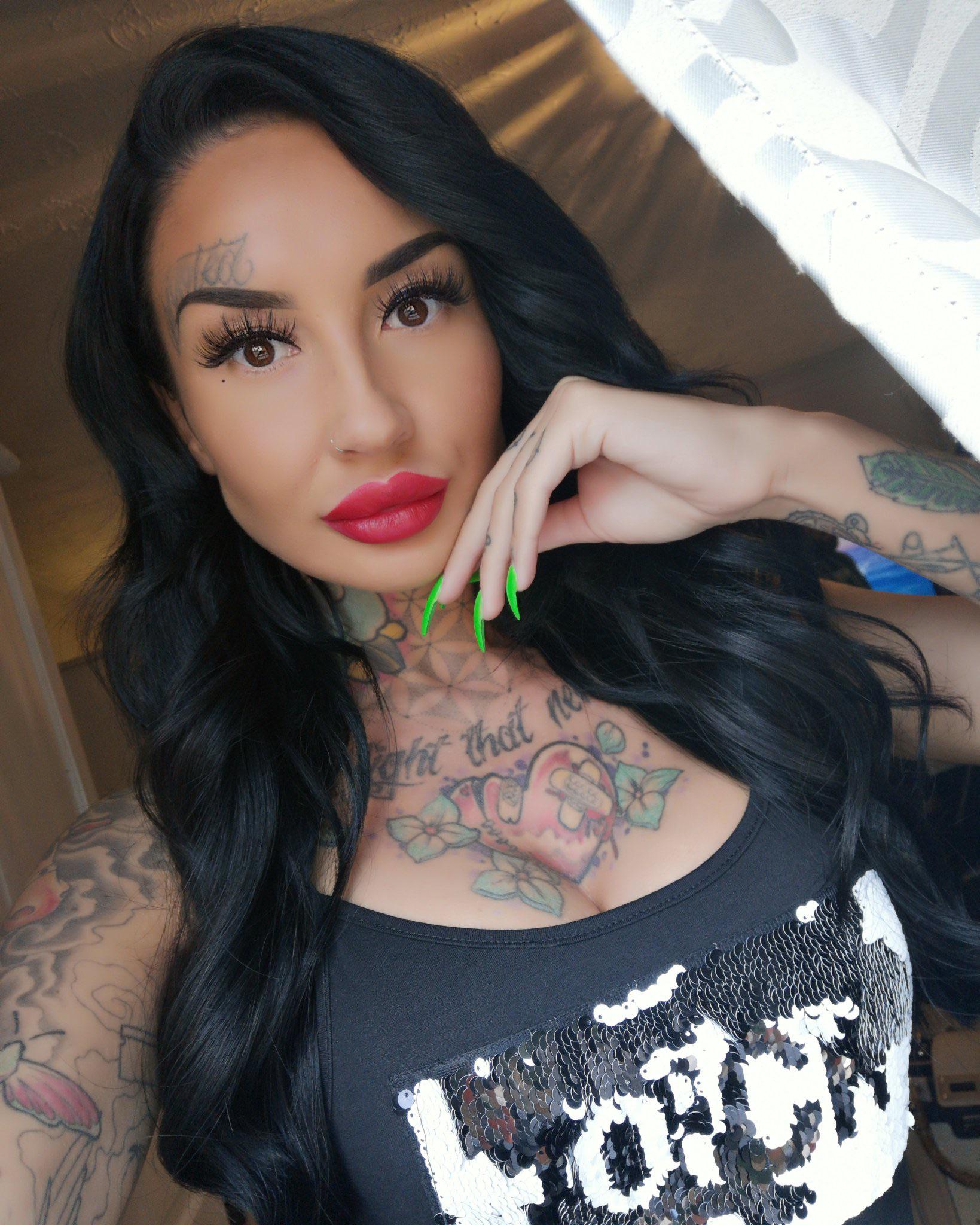 Looking cute | Scrolller