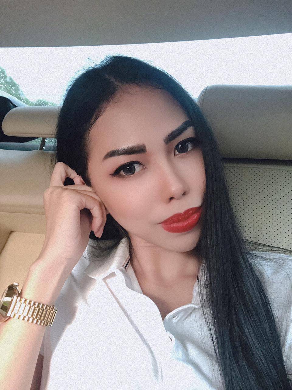 looking deep into your eyes | Scrolller