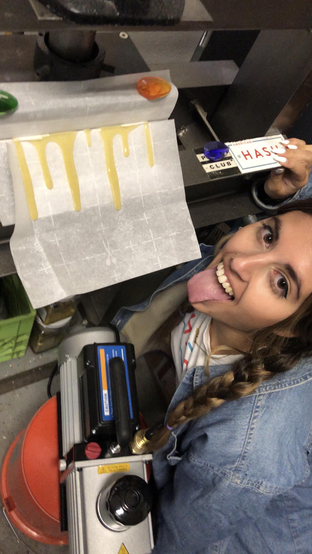 🍨🎂 looking FIRE | Scrolller