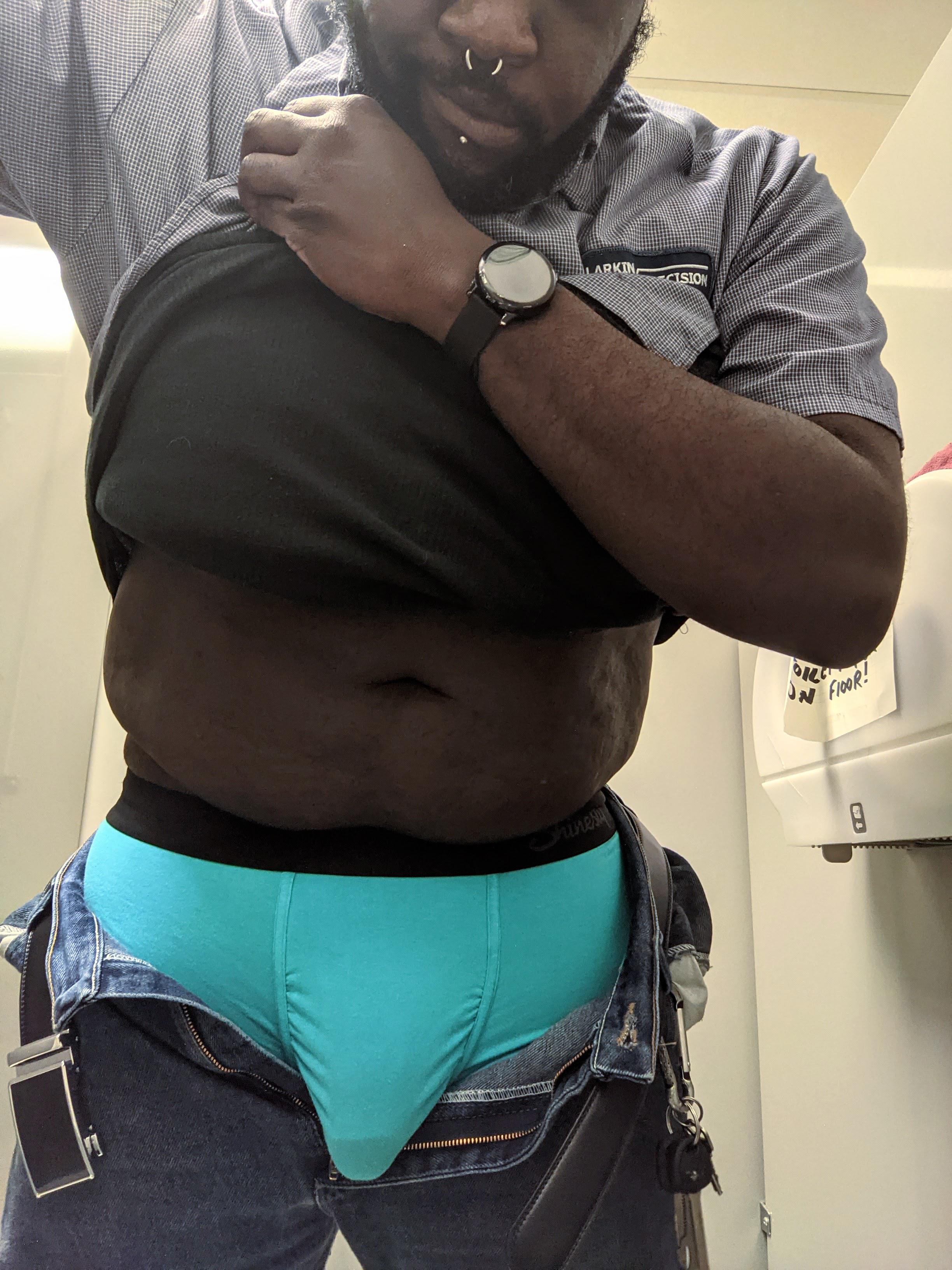 Looking for a work distraction 😏 | Scrolller