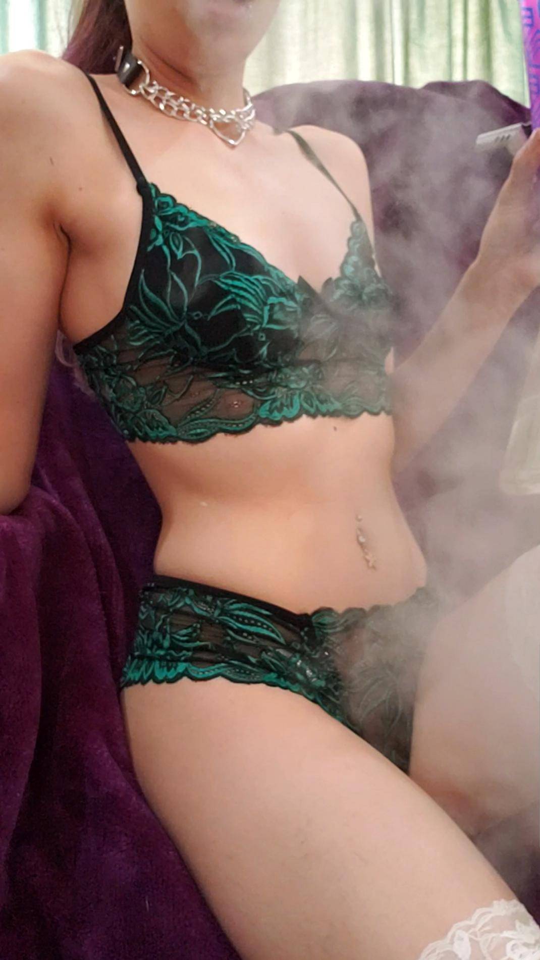 Looking good and smoking weed. My 2 favourite things 😈 | Scrolller